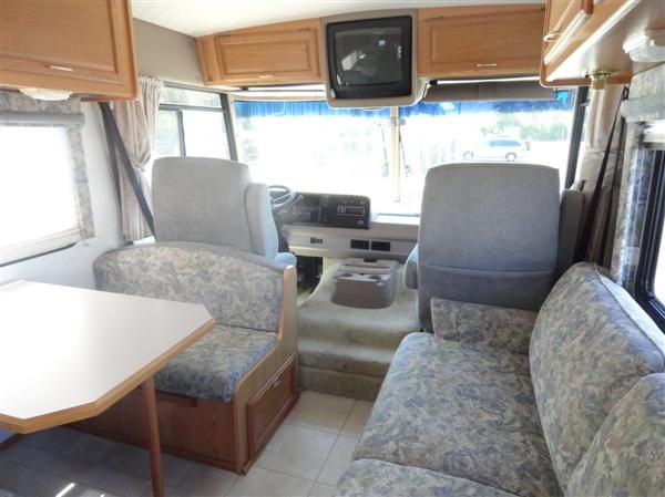 2001 Winnebago Brave SE Class A 30' RV