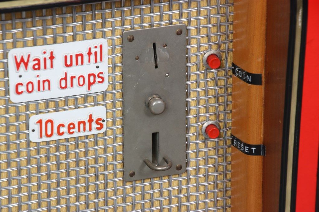 Bimbo Baby Automaton Arcade Machine