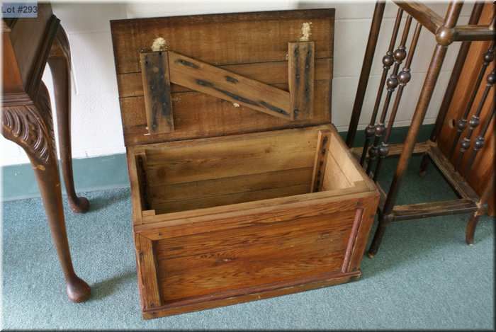Hinged lid wood crate