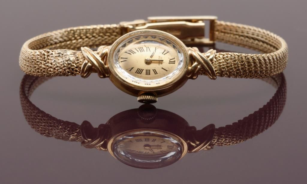 One vintage gold Lucien Picard ladies watch weighing 25 gm. In good ...