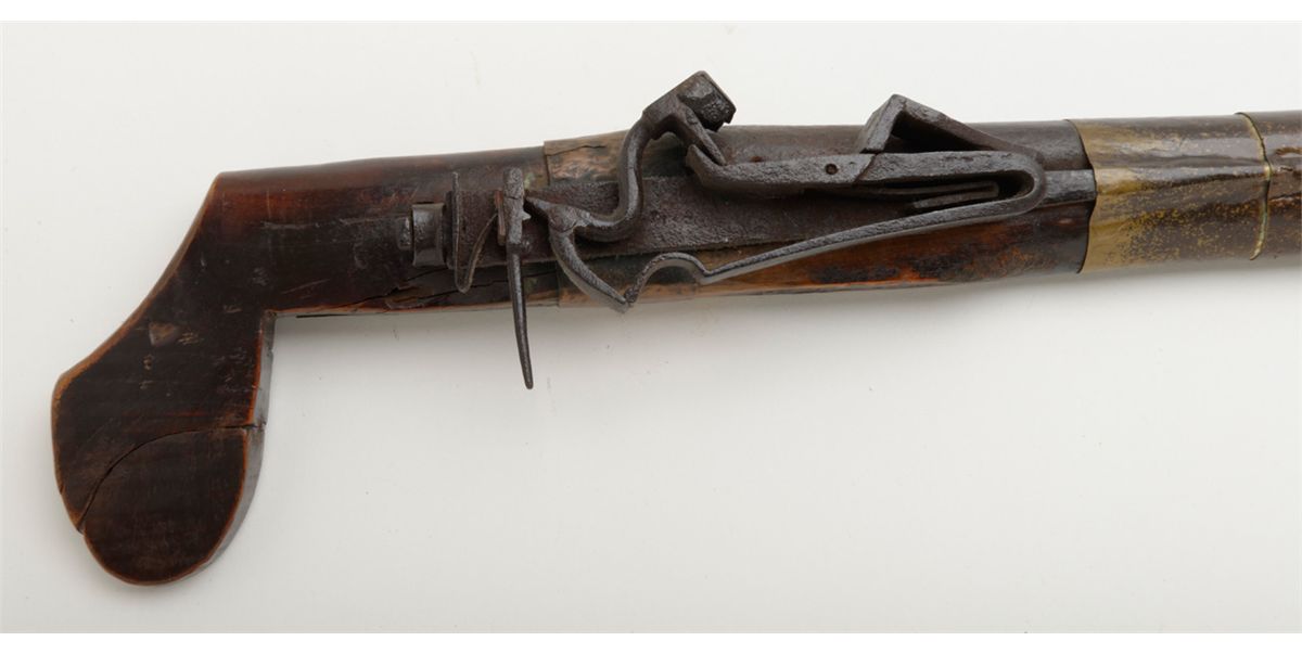 South East Asian flintlock rifle with pistol grip (no shoulder stock ...