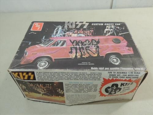 1977 AMT MODEL KIT KISS CHEVY VAN PARTIALLY BUILT