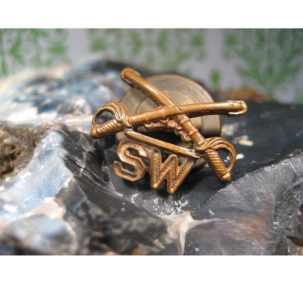 Surface Warfare Insignia SW SWORDS MILITARY SCREW BACK PIN