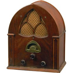 Atwater Kent Model 84 Wood 3-Knob Cathedral Radio