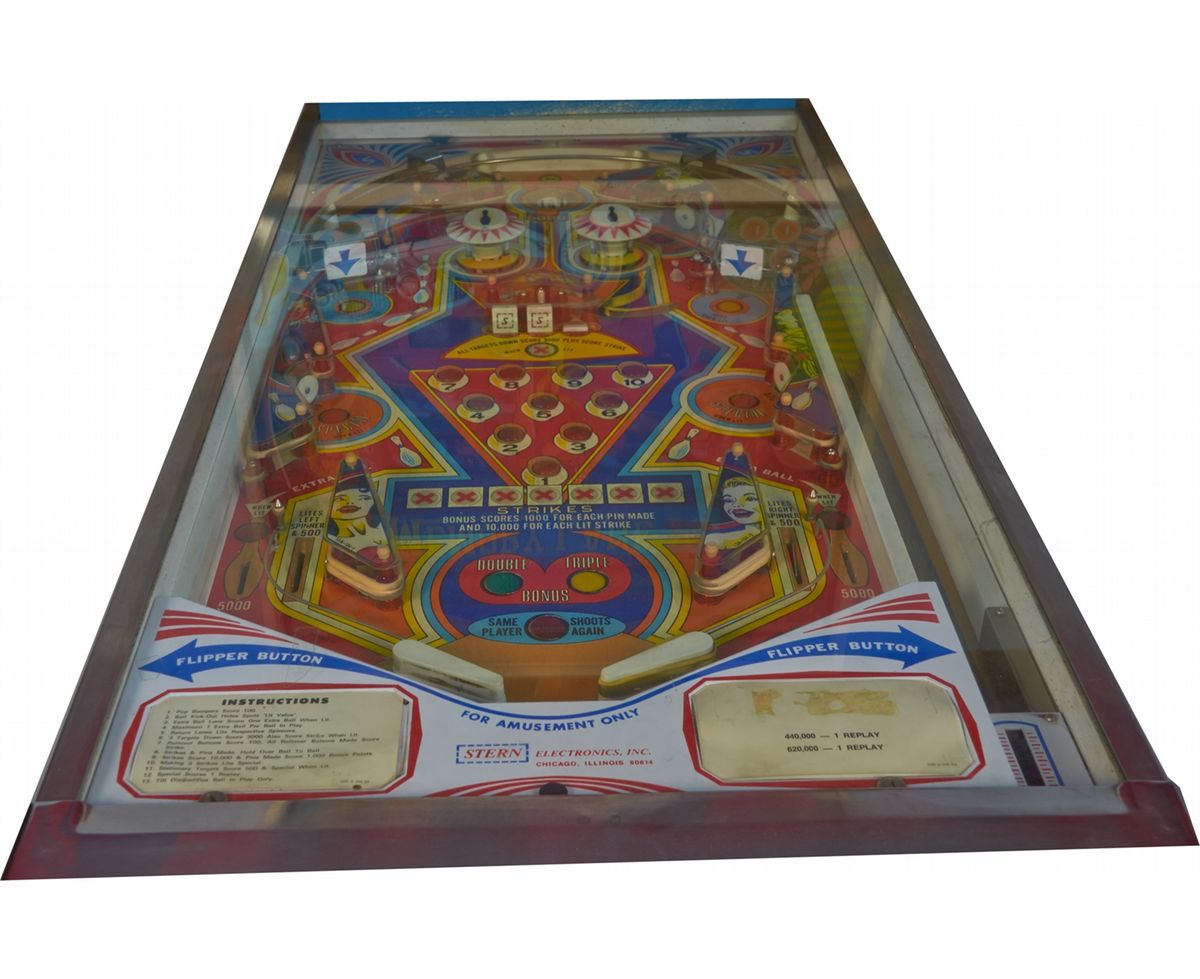 25 Cent Stern Electronics "Memory Lane" Pinball Machine