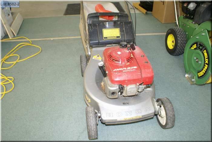 A Honda rear bag lawn mower, Model HRA 215