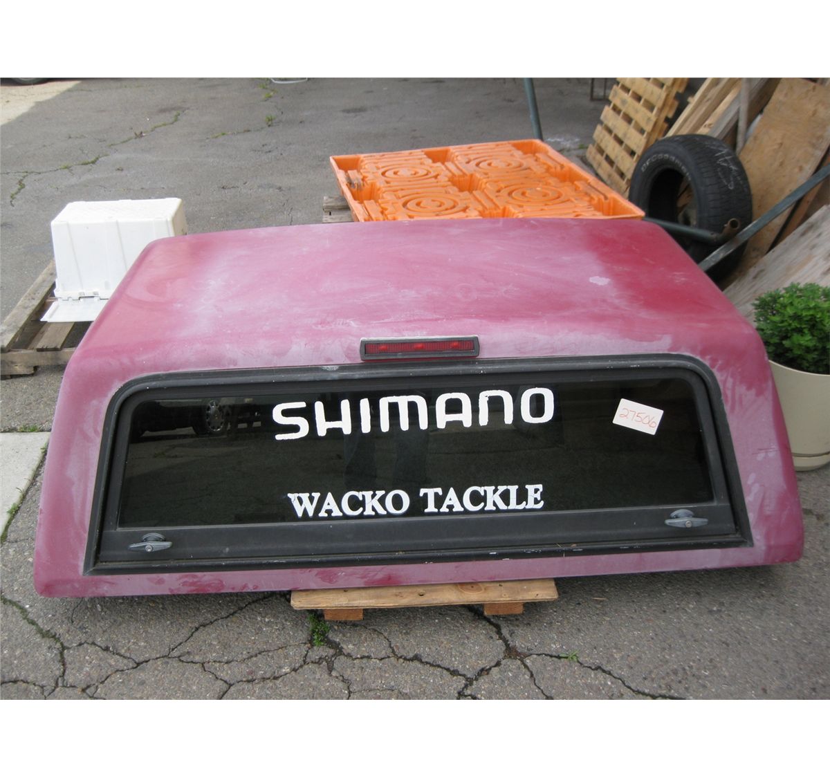 Red Quarter Length Slider Glass Camper Shell.