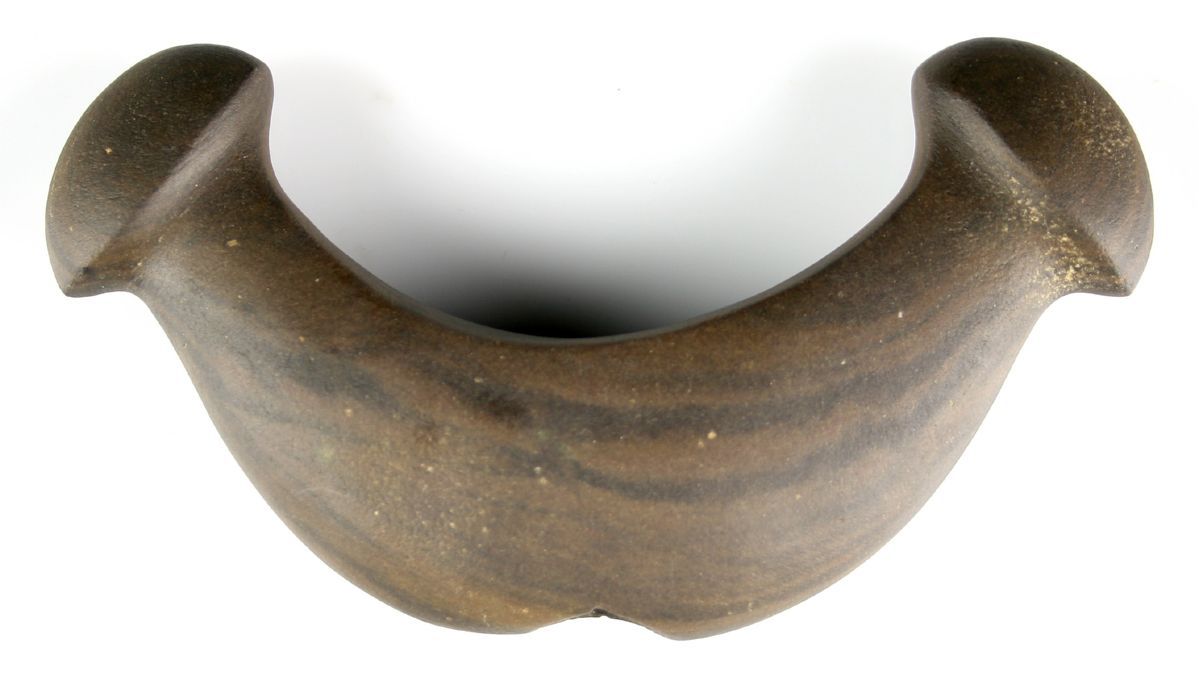 PROVENANCED 3"x5" Knobbed Crescent Bannerstone 4 COA's