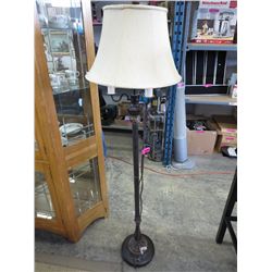 Tri-light floor lamp with shade