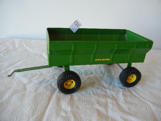 John Deere Ertl Box Bed Metal Wagon #52040