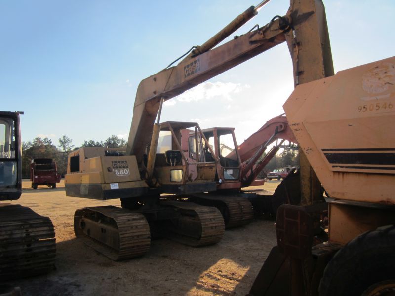 CASE 880 HYDRAULIC EXCAVATOR, S/N 6200062, 8' STICK, 42" BUCKET, CANOPY ...