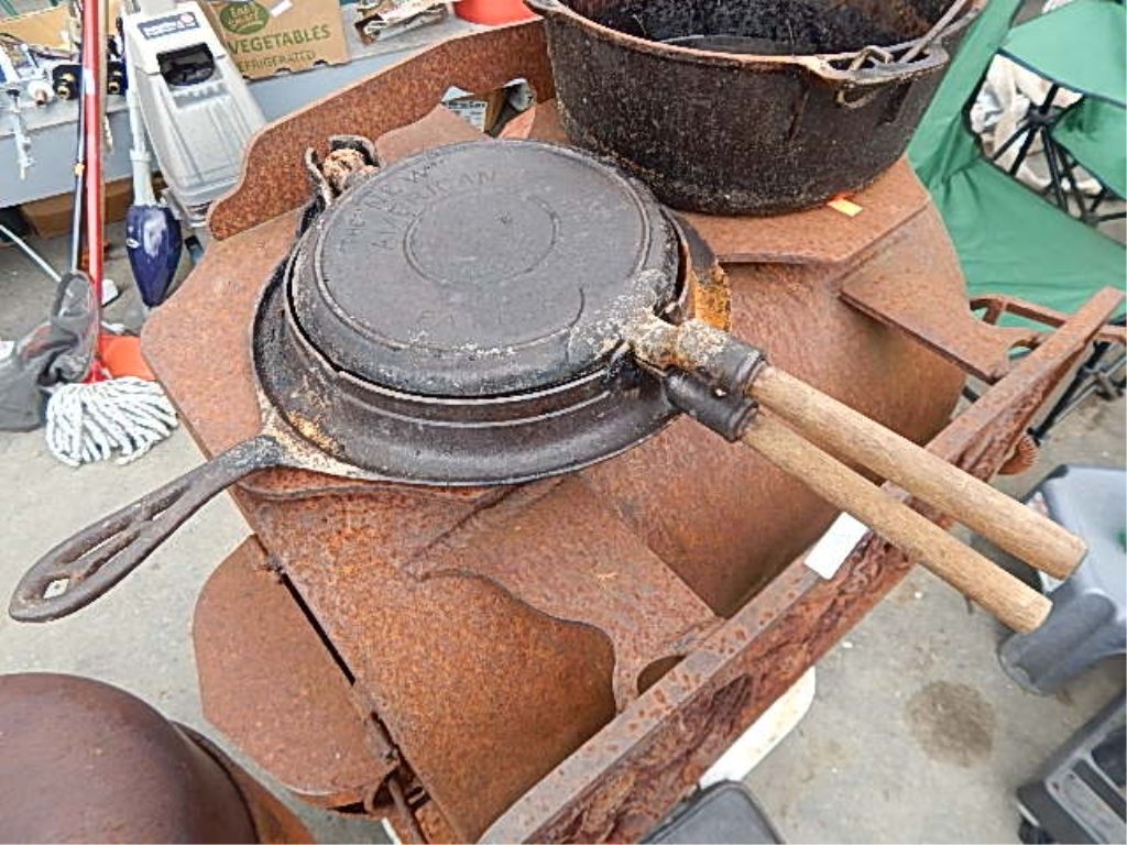 VINTAGE CAST IRON WAFFLE MAKER WITH HOLDER
