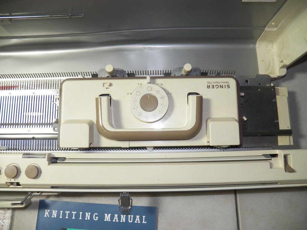 SINGER Memo-Matic 700 Knitting Machine