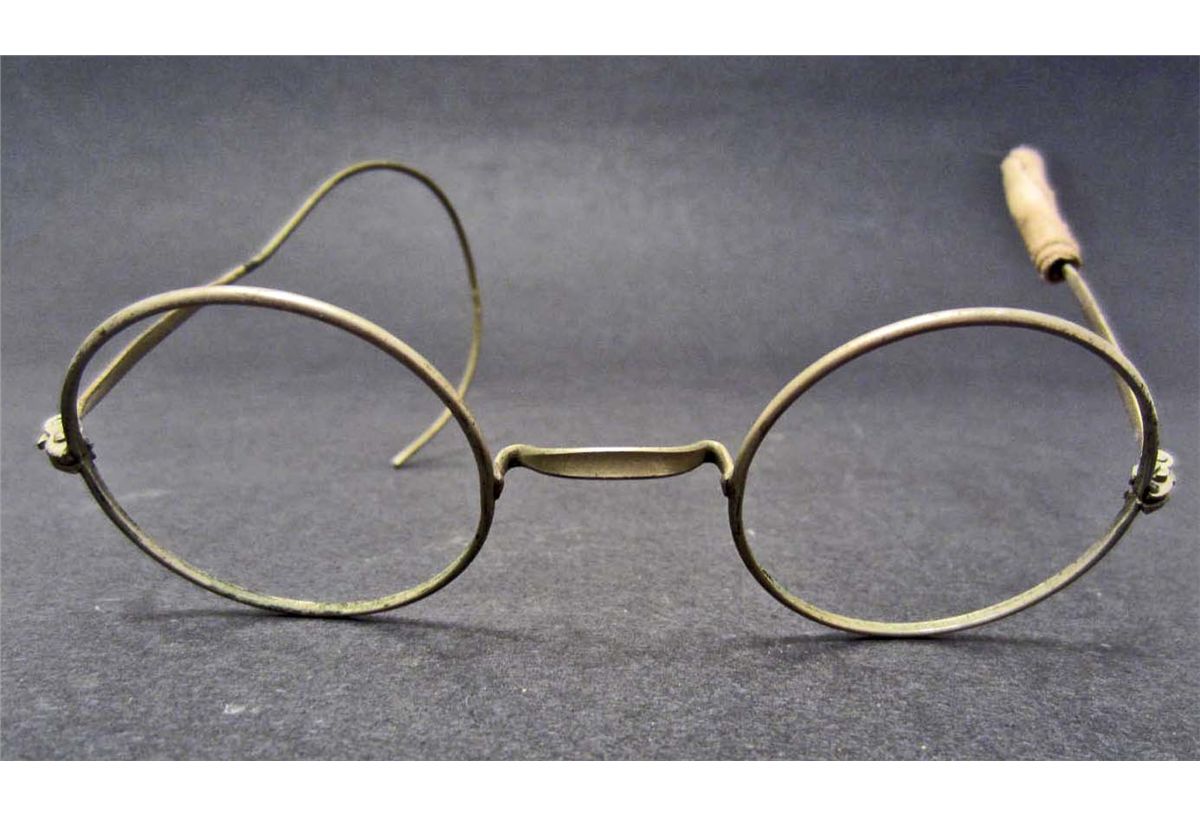GERMAN NAZI WAFFEN SS TOTTENKOPF EYE GLASSES IN CASE