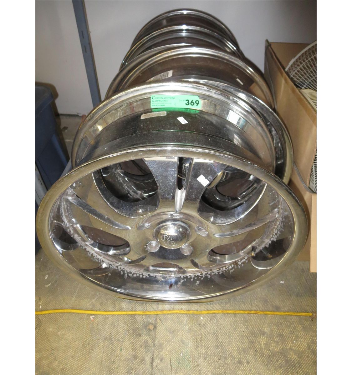 4 Boss chrome vehicle rims