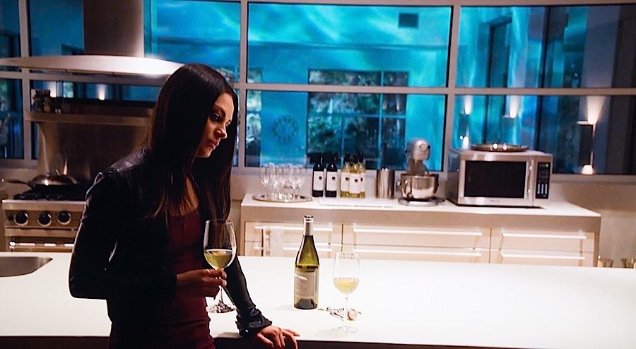 Ted - Lori Collins' Outfit (Mila Kunis)