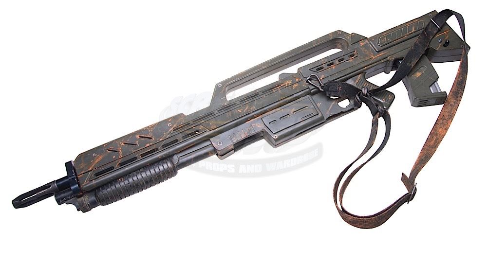 Starship Troopers - Live Firing Morita Rifle (Casper Van Dien)