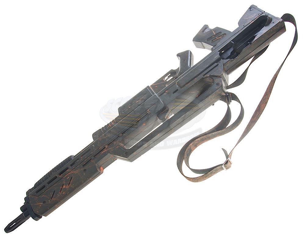 Starship Troopers - Live Firing Morita Rifle (Casper Van Dien)