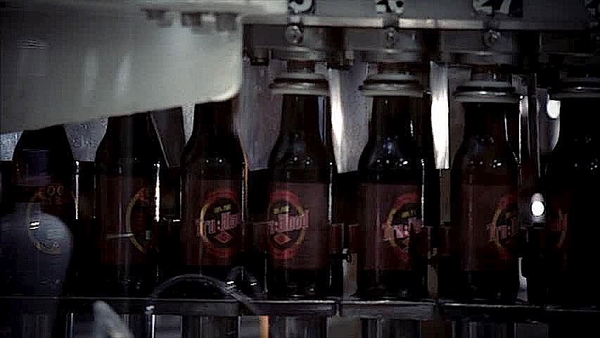 True Blood (TV) - Can of "New Blood" & Bottle of "Tru Blood"