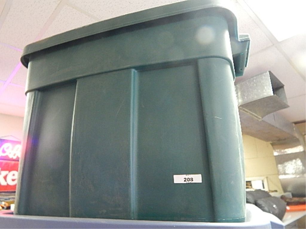 RUBBER MAID BIN WITH LID