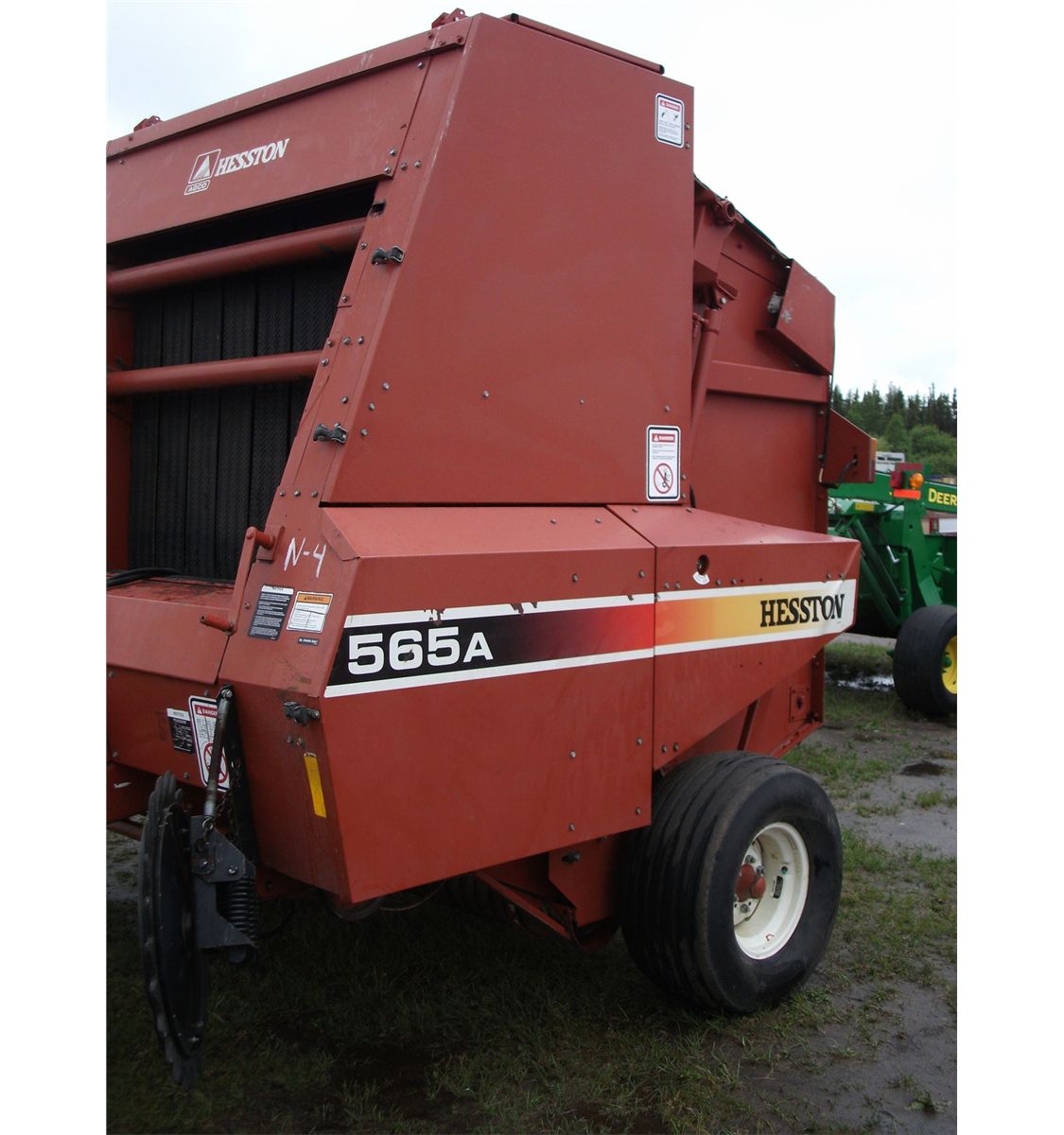 HESSTON 565A ROUND BALER WITH GATHERING WHEELS