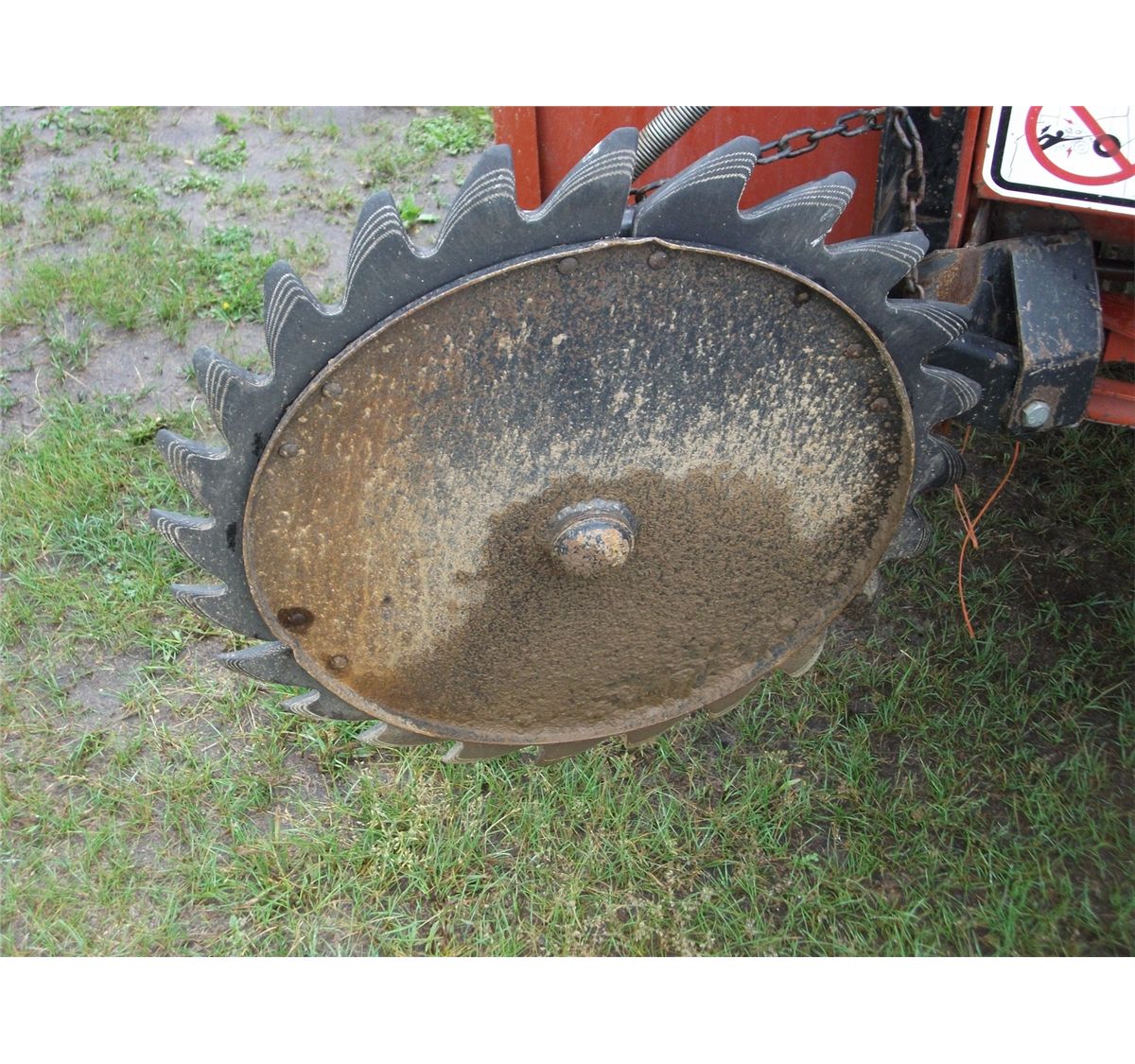 HESSTON 565A ROUND BALER WITH GATHERING WHEELS