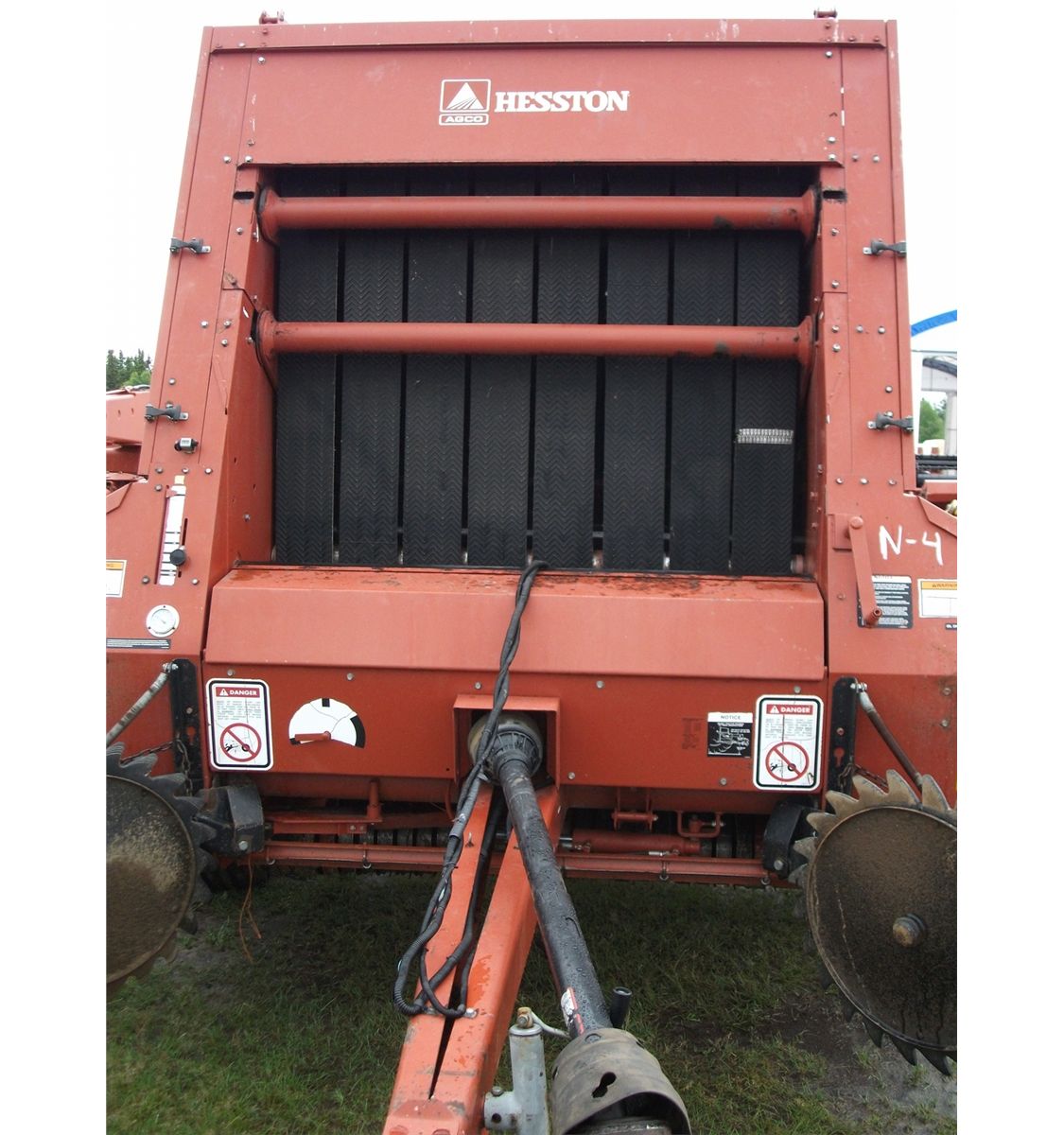 HESSTON 565A ROUND BALER WITH GATHERING WHEELS