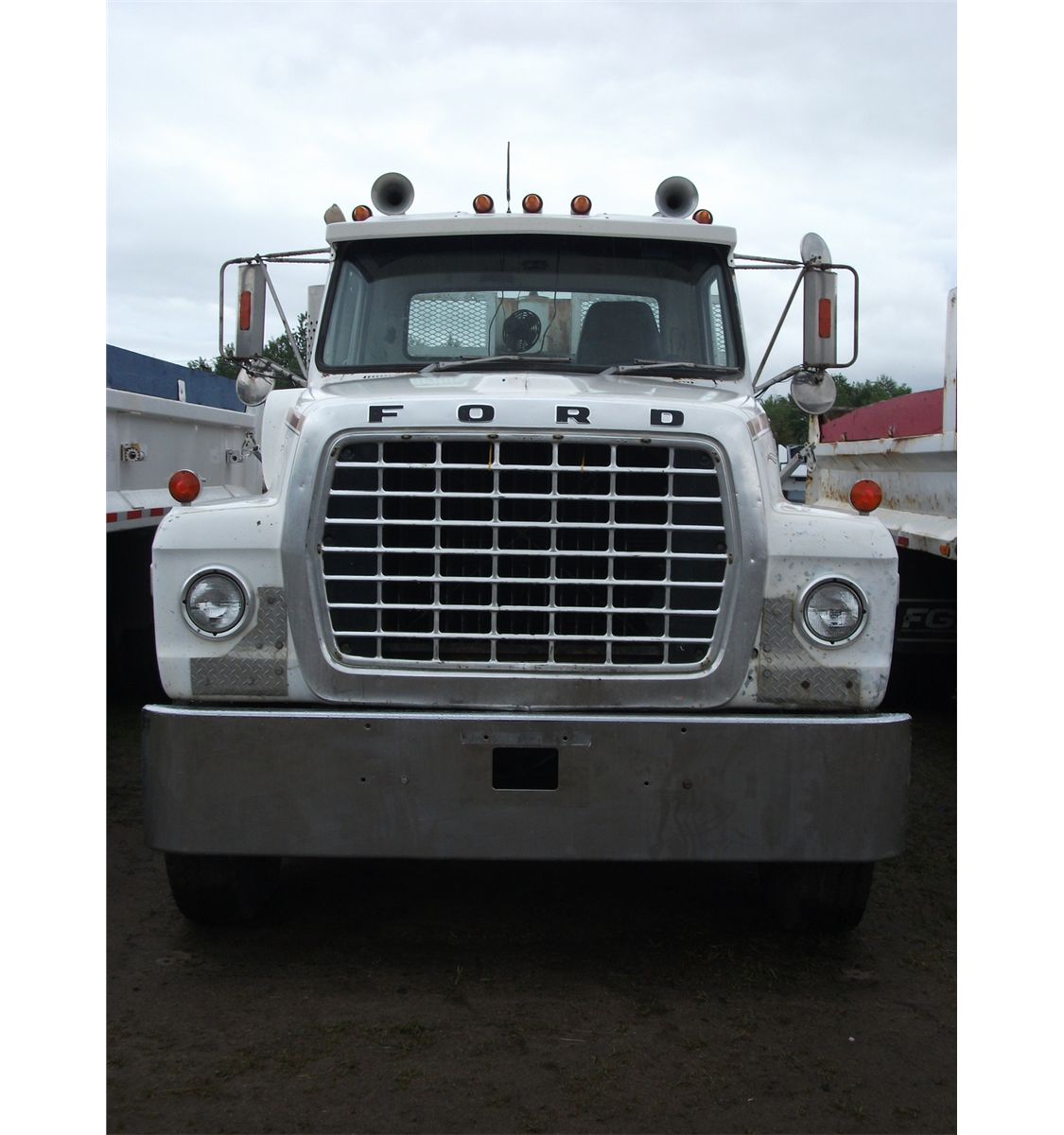 FORD 9000 TANDEM AXLE GRAVEL TRUCK