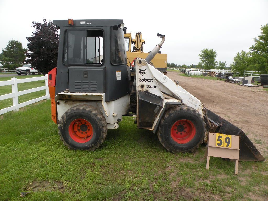 Bobcat 2410 rubber tire loader