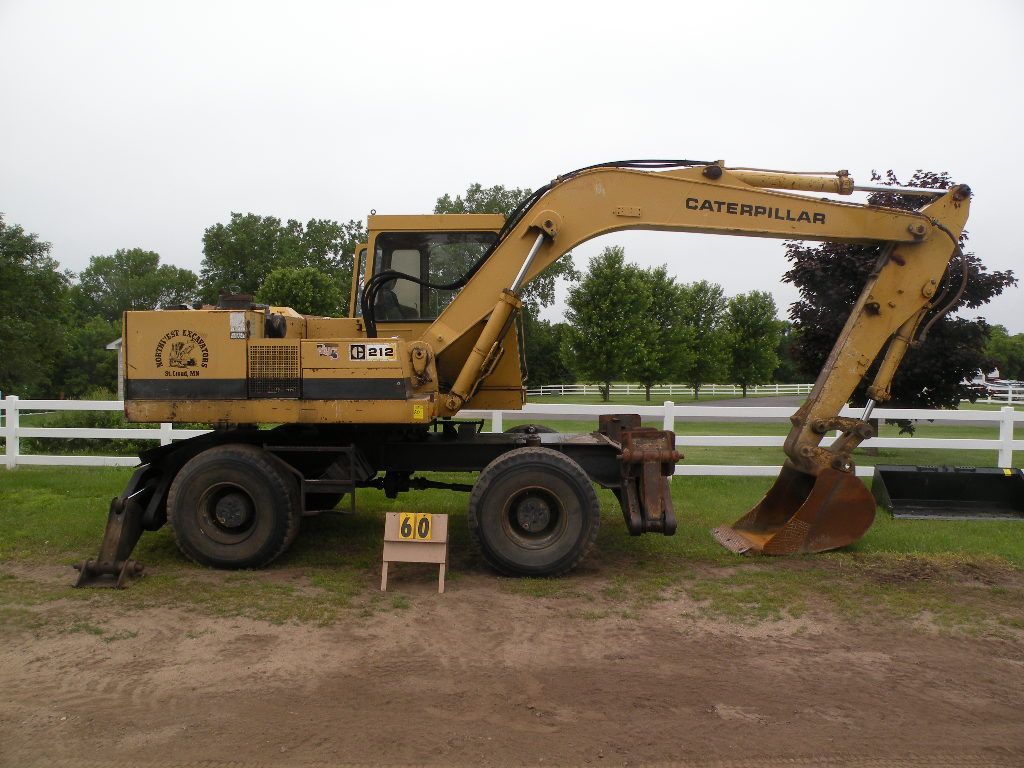 Caterpillar 212 rubber tire excavator SN-5DC00229