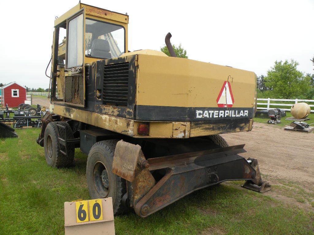 Caterpillar 212 rubber tire excavator SN-5DC00229