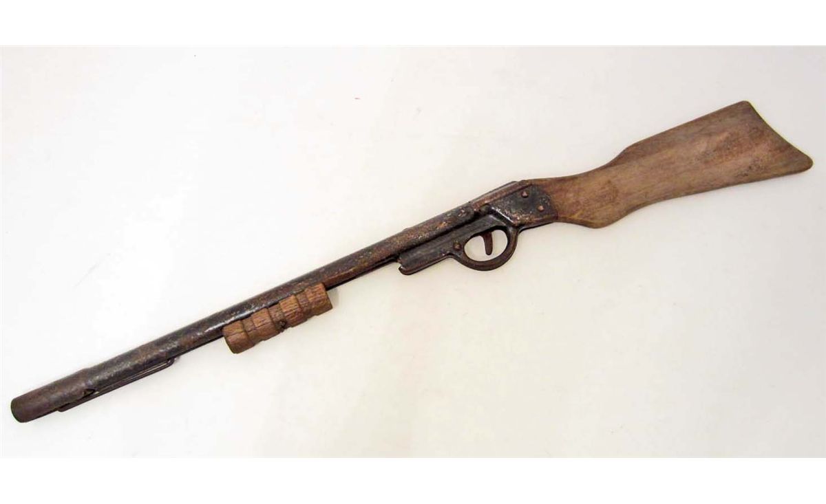 VINTAGE 'ALL METEL PRODUCTS' POP GUN RIFLE 'WYANDOTTE'