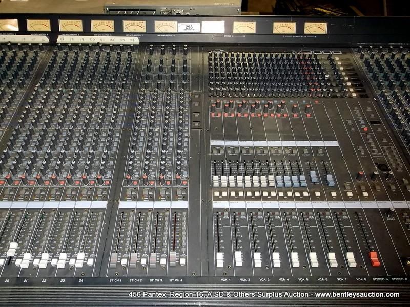 YAMAHA M3000 40 CHANNEL SOUND MIXER BOARD