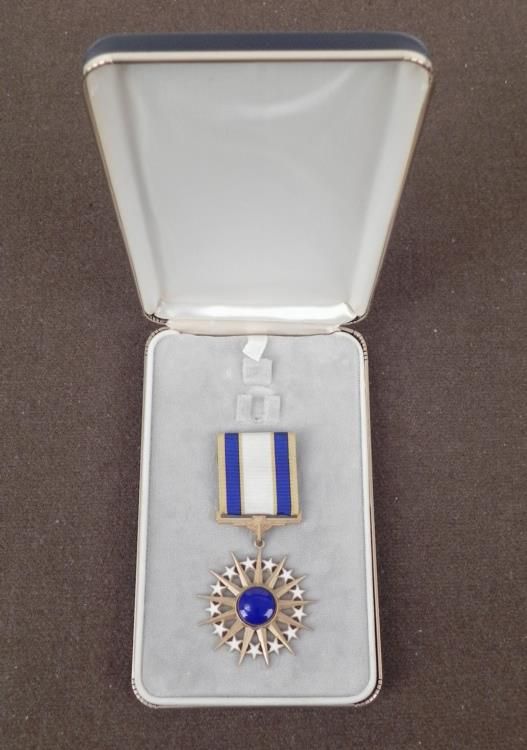 AIR FORCE DISTINGUISHED SERVICE MEDAL-CASED ORIG