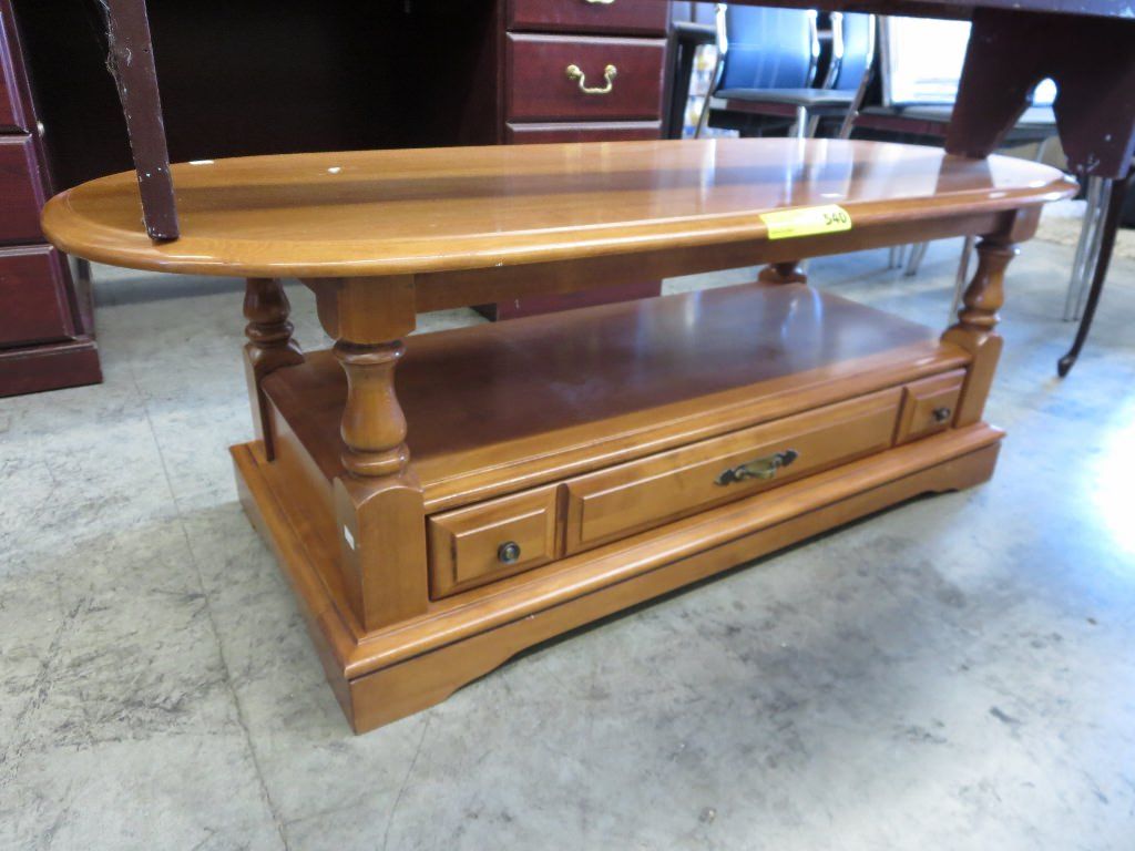 Oval wood Colonial style coffee table