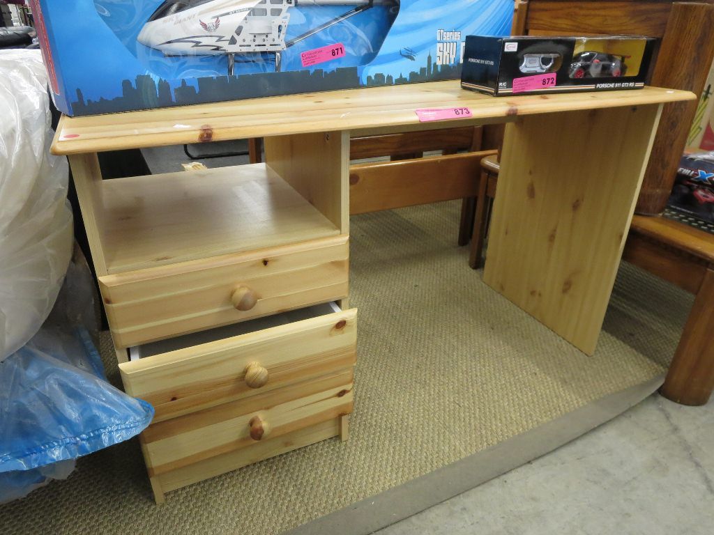 Pine computer desk with drawers
