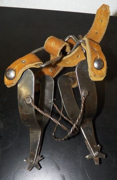 Bag of Bull Riders Gear Red Wrangler Bag with Gourley Bull Rope & Pad ...