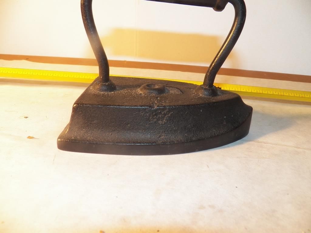 No. 6 Sad Iron Sad Iron # 6 (believed to be a reproduction)