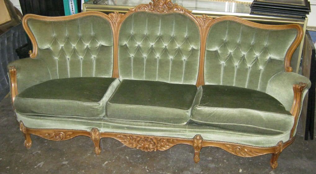 Vintage Victorian Green Velvet Couch. Approx. 84"x30"x38"
