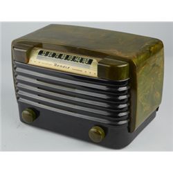 Bendix Catalin Tabletop 2-Knob AM Radio Model 526C.