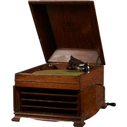 Victor Victrola Oak Tabletop Phonograph w/Lid & 12”.