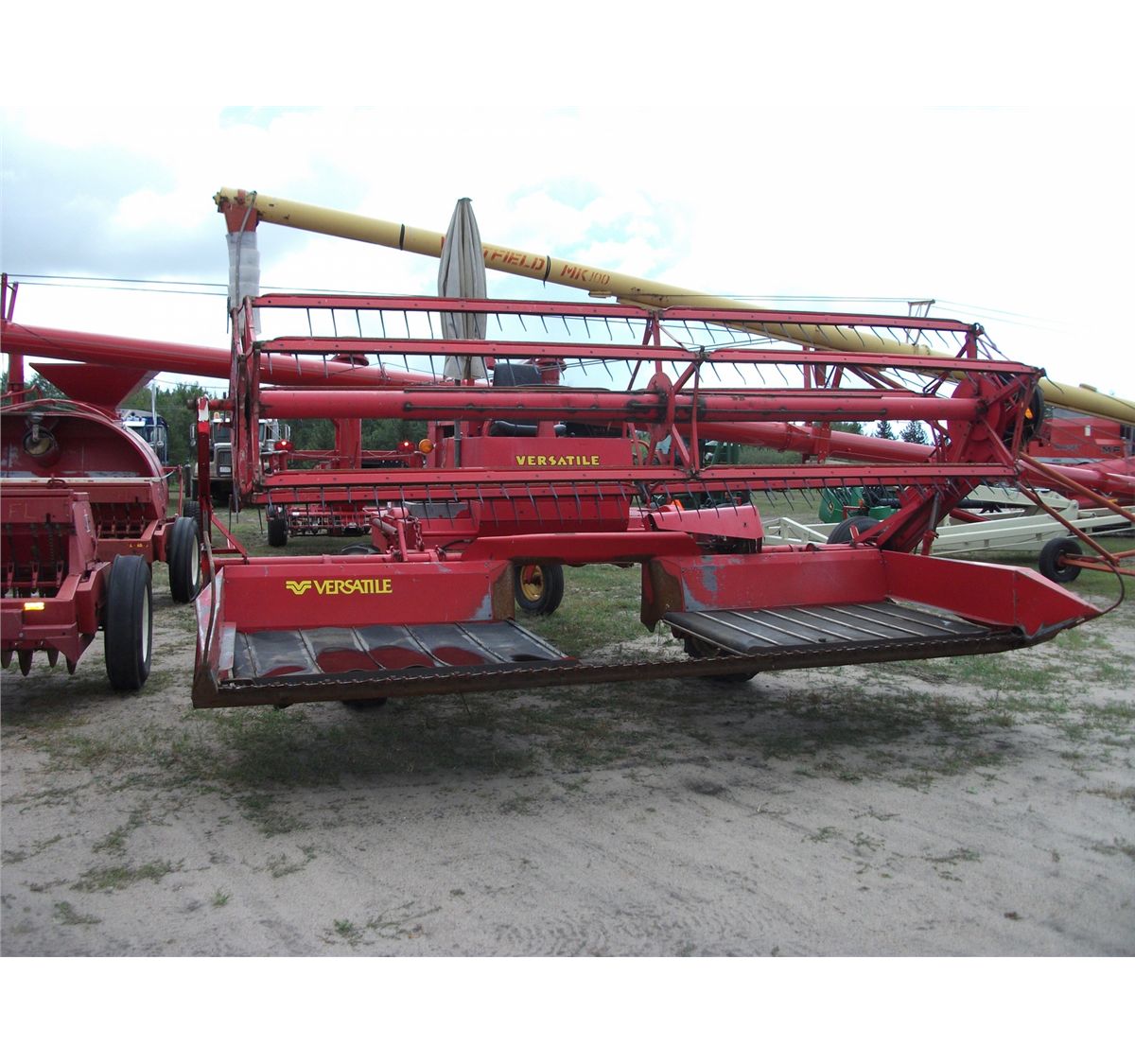 1979 Versatile 400 Swather