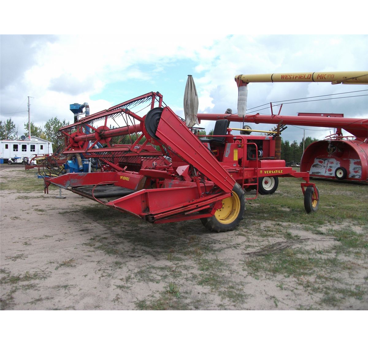 1979 Versatile 400 Swather