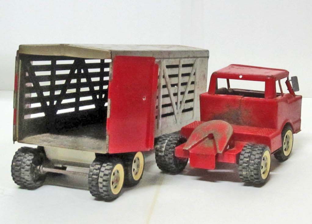 C. 1960'S STRUCTO FARMS CATTLE SEMI TRUCK & TRAILER