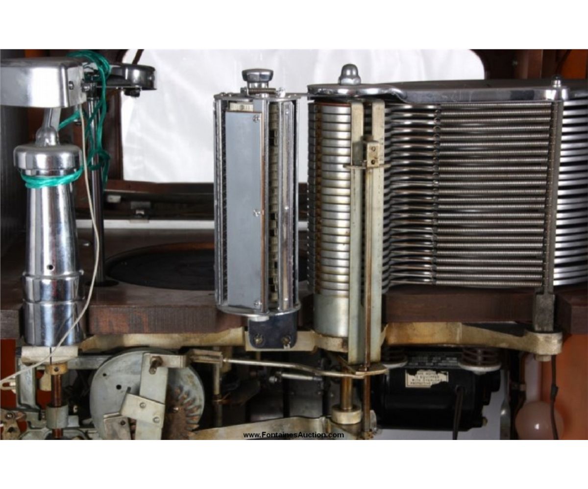 Wurlitzer Model 700 Jukebox - 1940