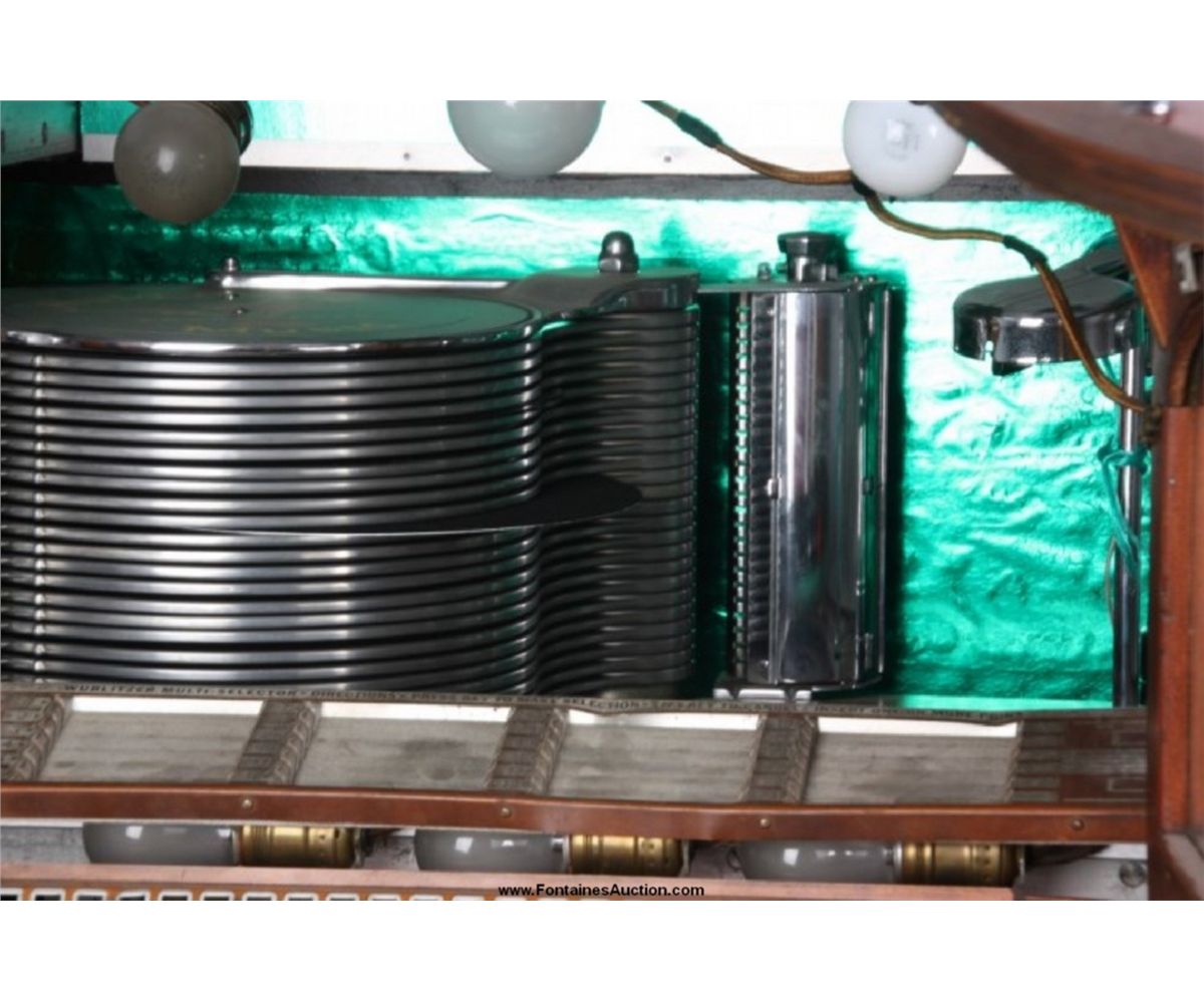 Wurlitzer Model 700 Jukebox - 1940
