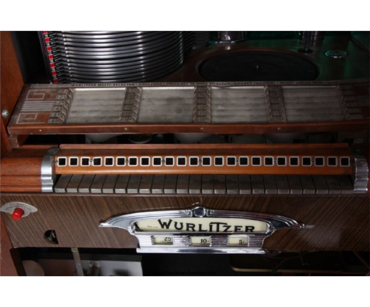 Wurlitzer Model 700 Jukebox - 1940