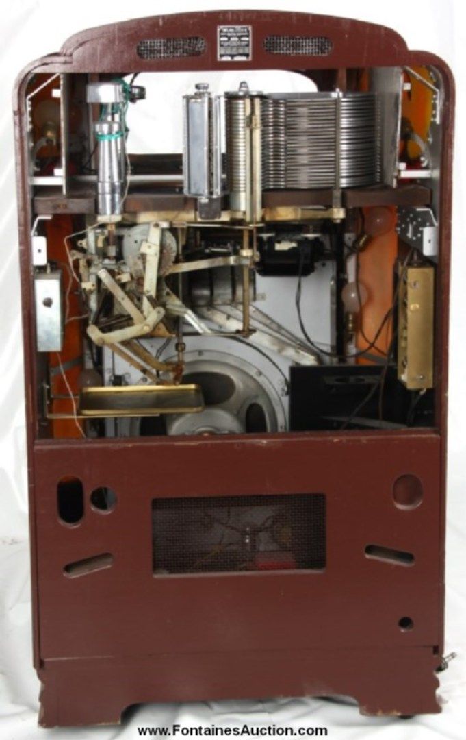 Wurlitzer Model 700 Jukebox - 1940