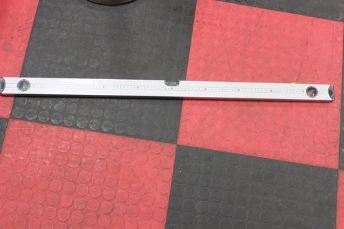 3 FOOT ALUMINUM LEVEL