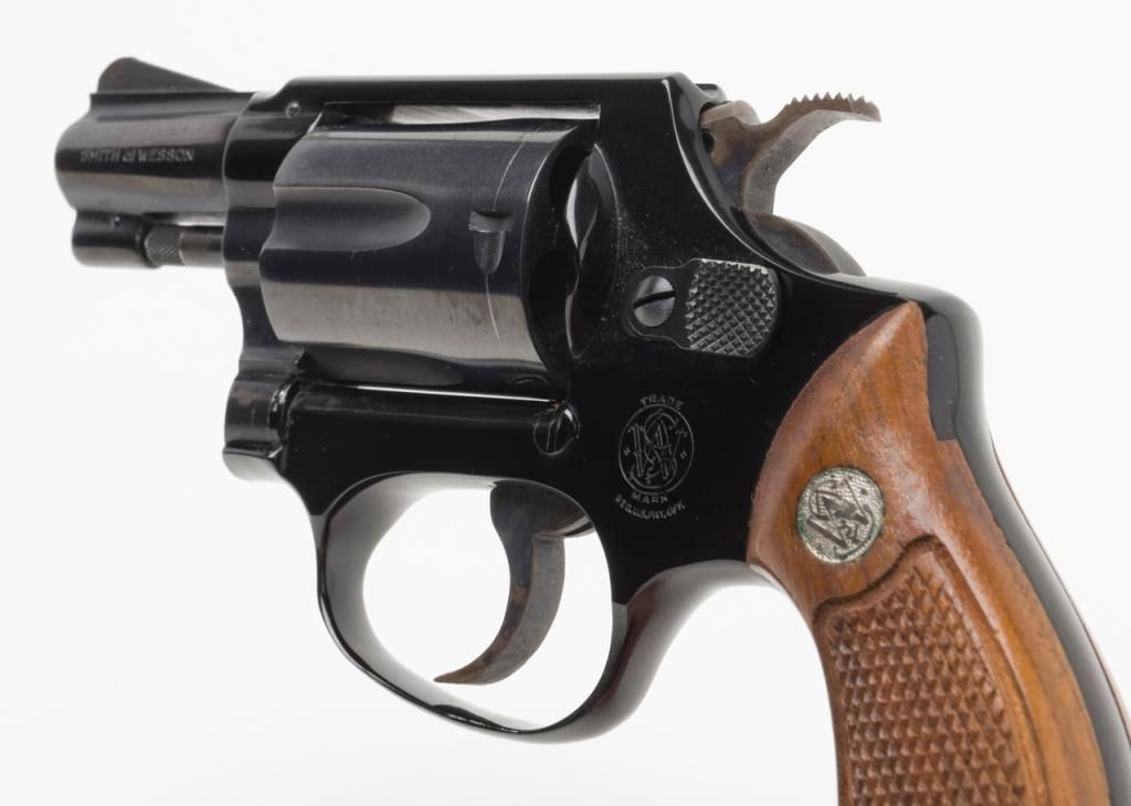 Smith & Wesson Model 37 Airweight DA revolver, .38 Special cal., 2 ...